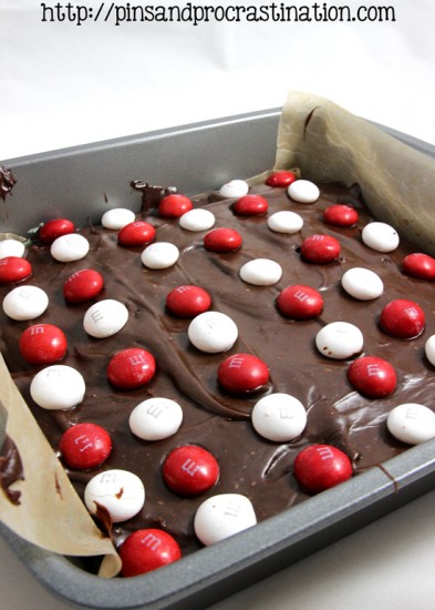 Mint Chocolate M&M's Fudge - Pins and Procrastination